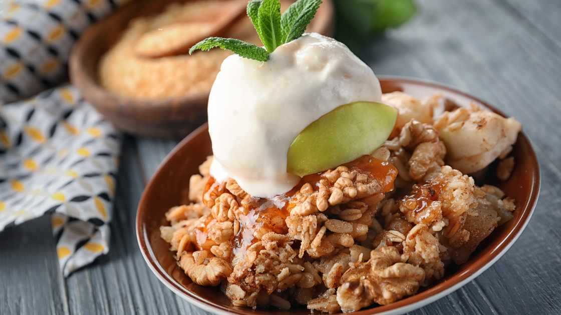 How to Make a Delicious Apple Crisp Dessert